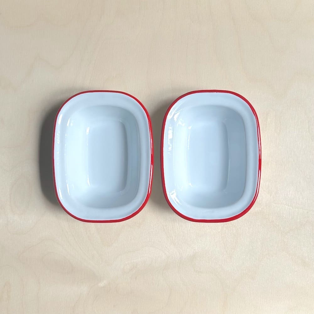 2 Small Enamel Pie Dishes 16cm - Red Rimmed White - Falcon Housewares ...